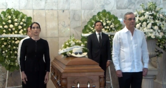 Autoridades y personalidades del arte rinden homenaje a Rubby Pérez en el Teatro Nacional - RCC ...