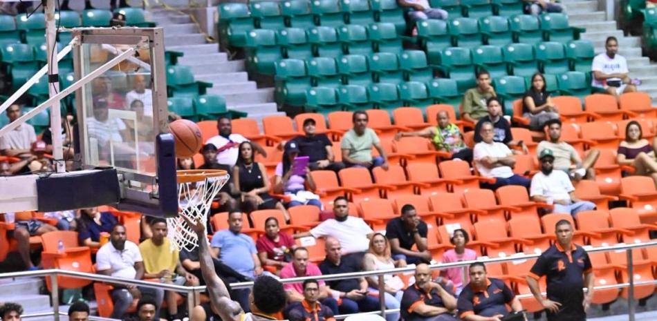 Metros de Santiago vencen a Reales 91-78 en LNB 2026